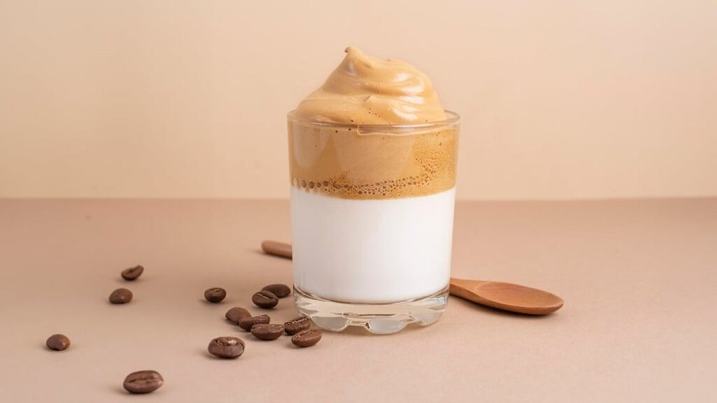 Café Dalgona: origen viral, receta perfecta y variaciones del café ...